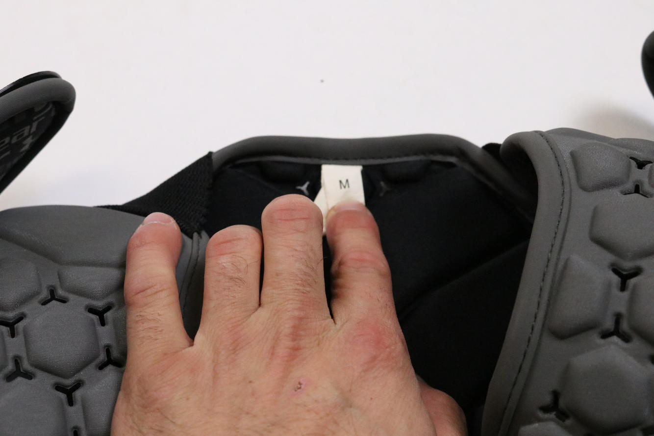 Under Armour Shoulder Pads - Adult Medium | SidelineSwap