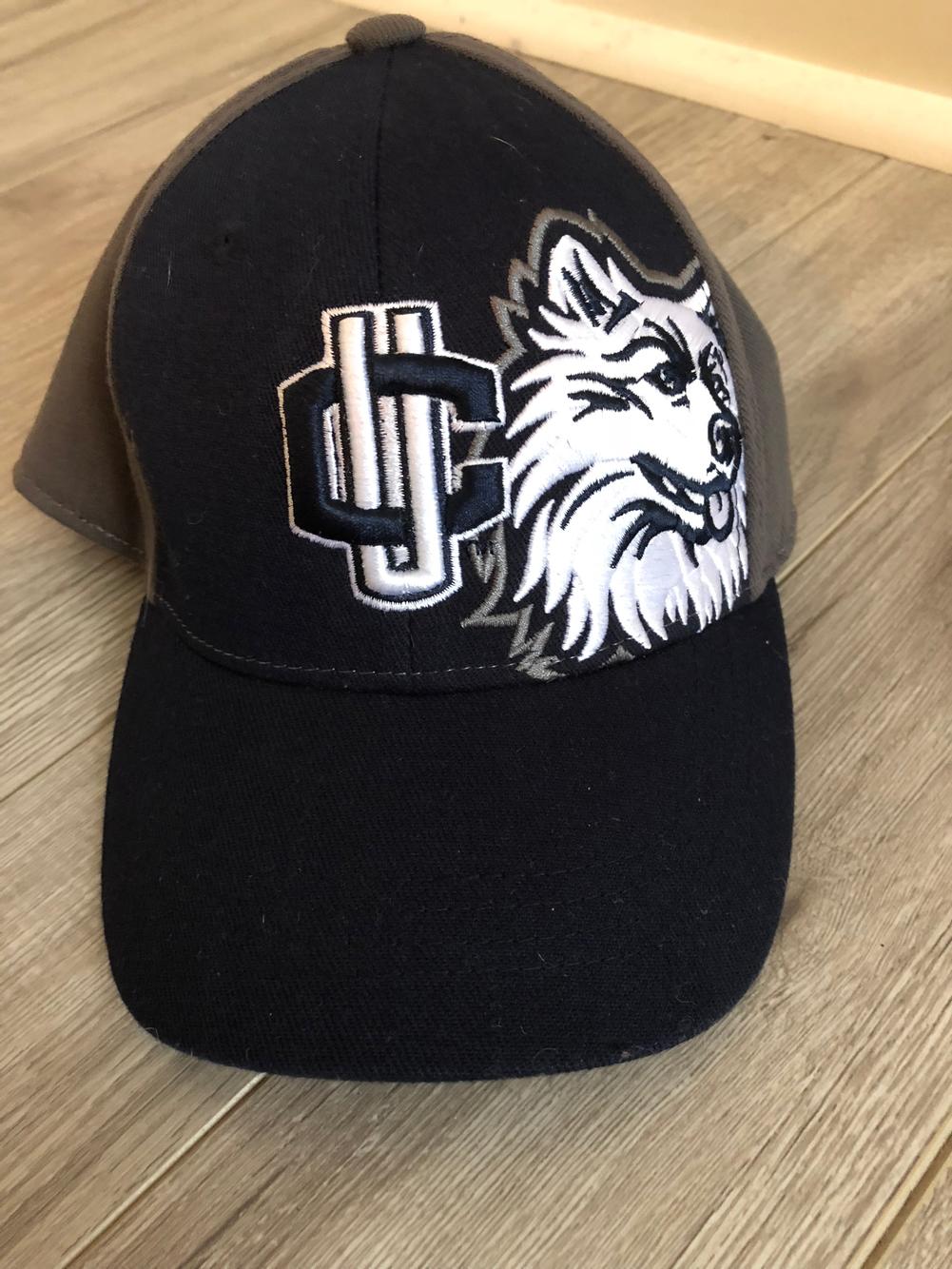 New UConn Throwback Baseball hat | SidelineSwap