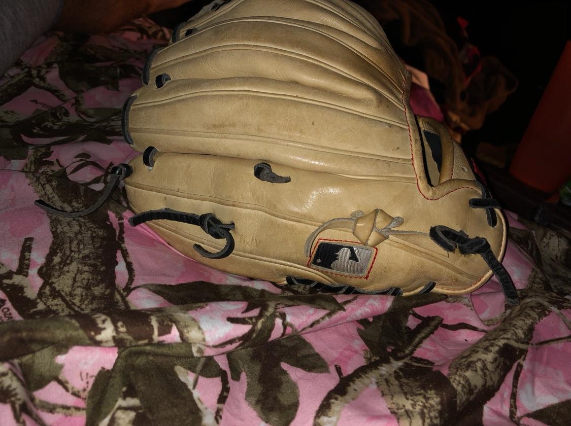 Wilson A2000 1786 | SidelineSwap