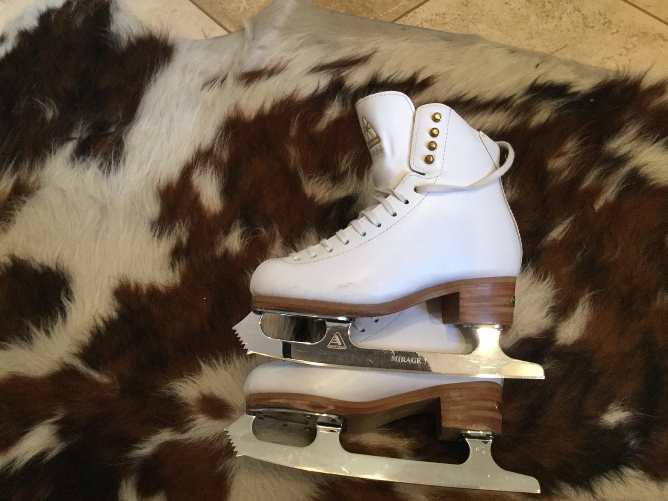Jackson Freestyle skates with Ultima Mirage 8 3/4 blade | SidelineSwap