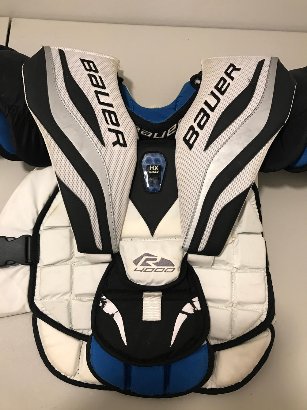 Bauer Reactor 4000 Intermediate Medium Chest Protector | SidelineSwap