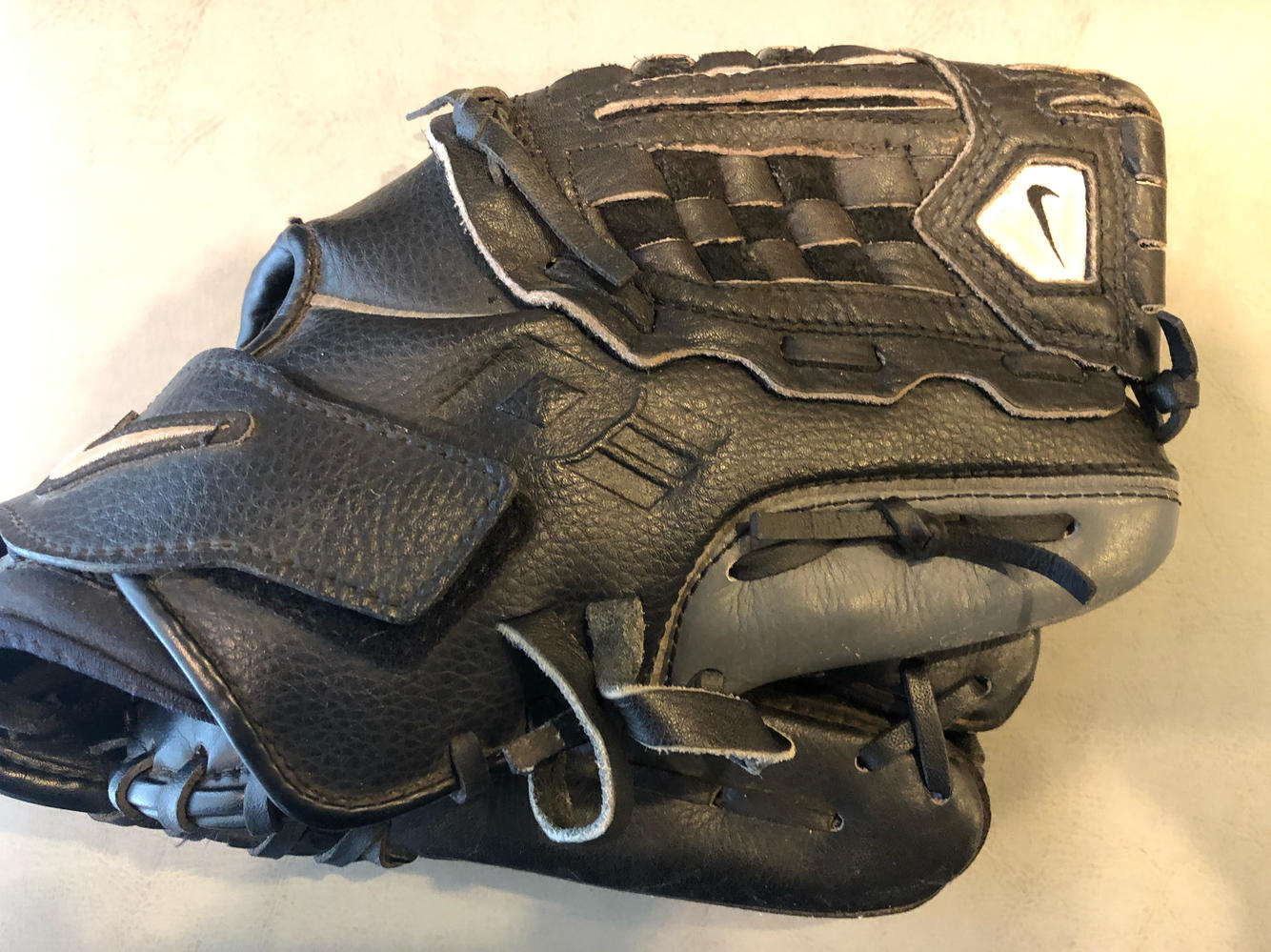 Nike DE Edge 11.00 Glove | SidelineSwap