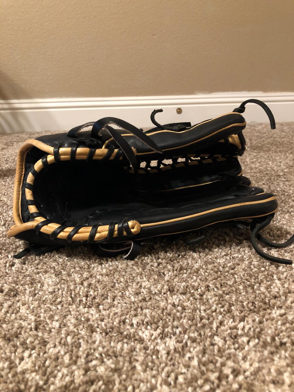 Wilson A2000 Black Outfield Glove | SidelineSwap