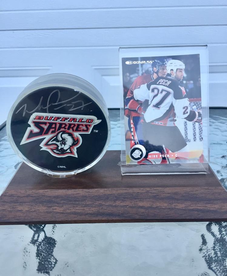 Michael Peca AUTOGRAPHED Puck Display | SidelineSwap