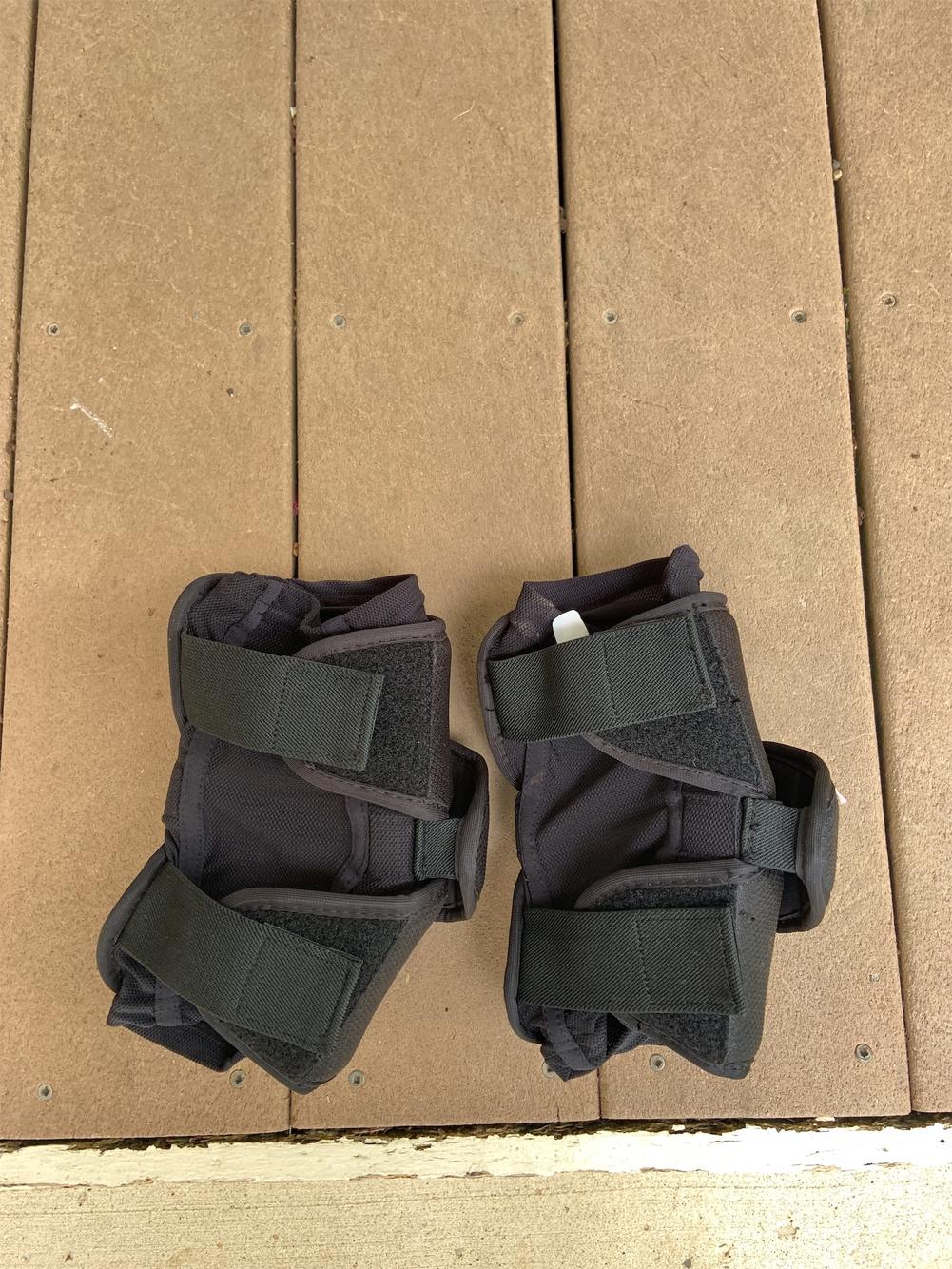 Under Armor Elbow Pads | SidelineSwap