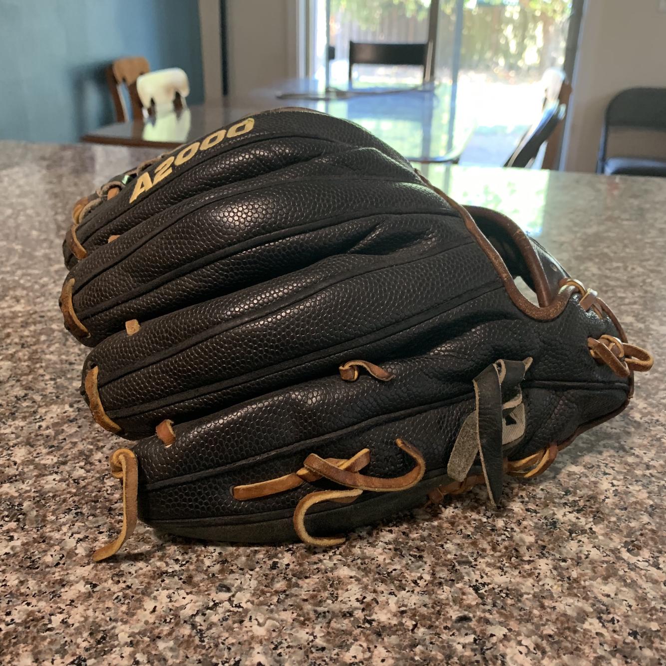A2000 Baseball Glove | SidelineSwap