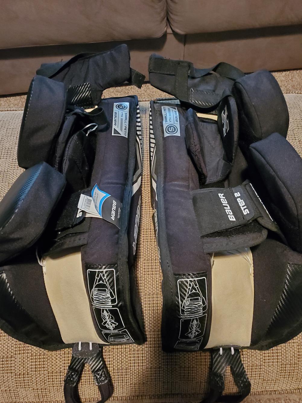 New Bauer Prodigy 3.0 Goalie Leg Pads Youth | SidelineSwap