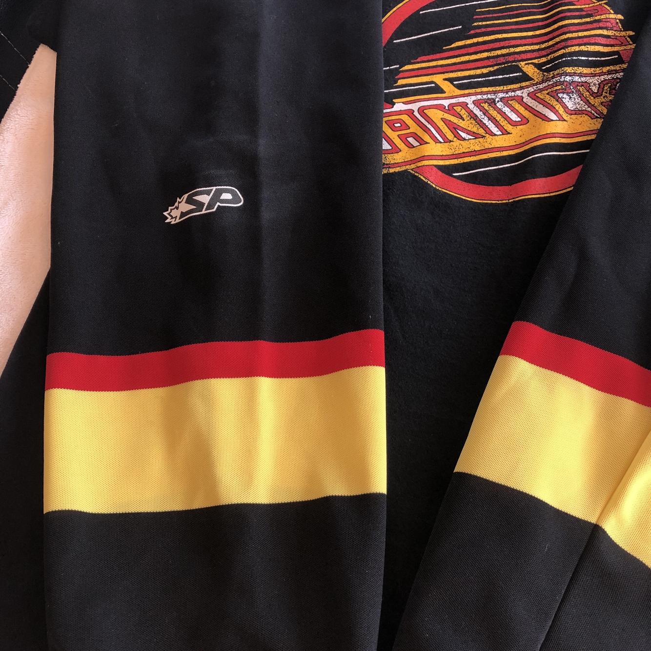 Vancouver Canucks Retro Socks Nylon SP | SidelineSwap