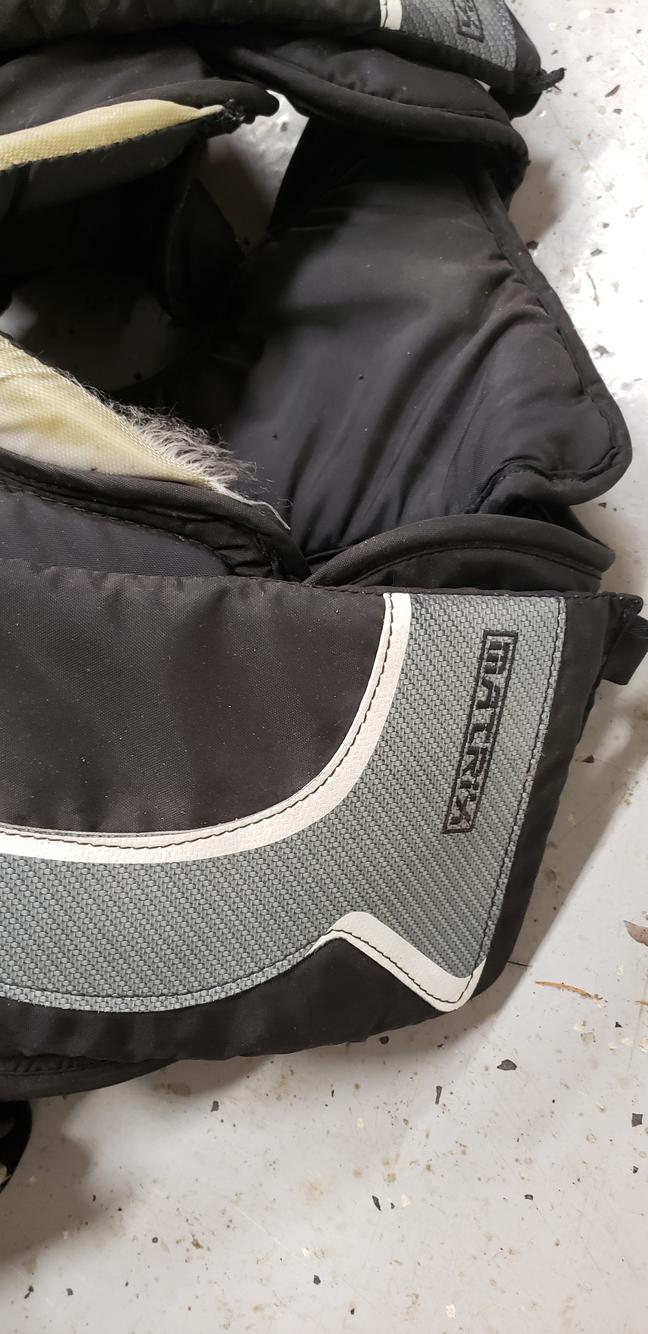 Senior Medium Simmons Matrix Goalie Chest Protector | SidelineSwap