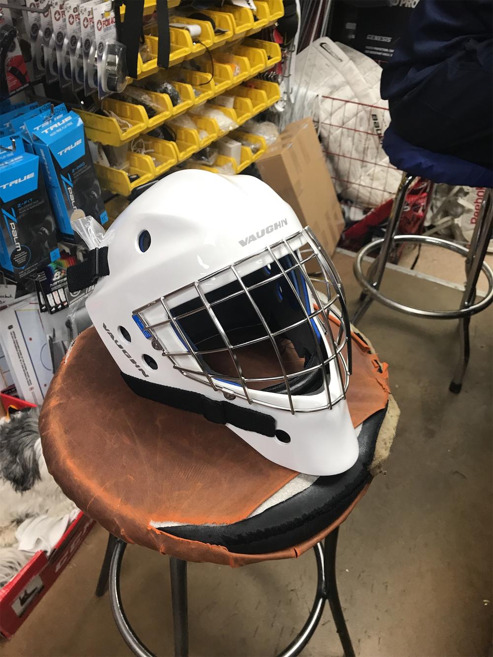New Senior Vaughn VM Pro Elite Goalie Mask | SidelineSwap