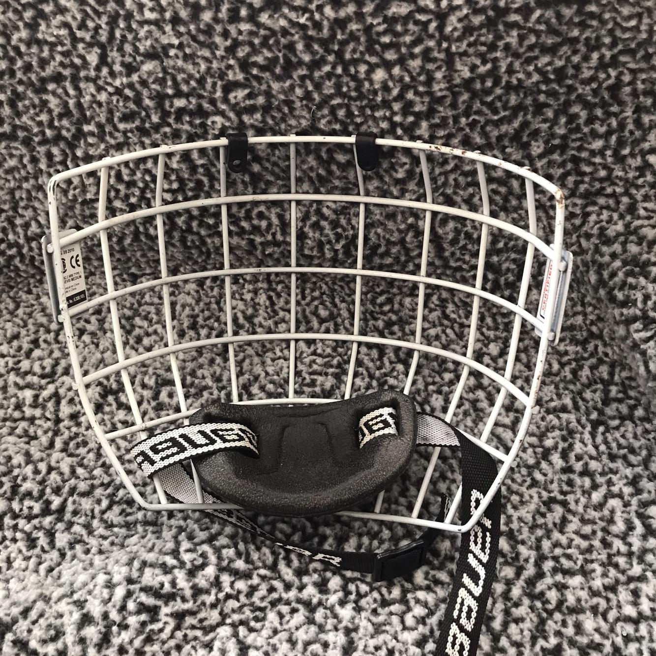 Bauer RBE VIII Hockey Cage Medium Oreo Used | SidelineSwap