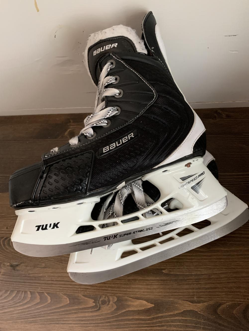 Junior Bauer Flexlite Hockey Skates Size 4 | SidelineSwap