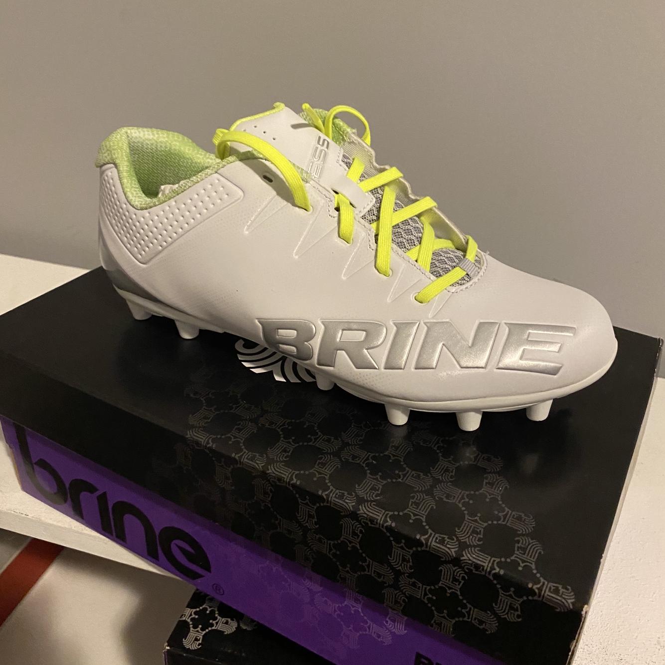 White Women's Molded Cleats Low Cut | SidelineSwap