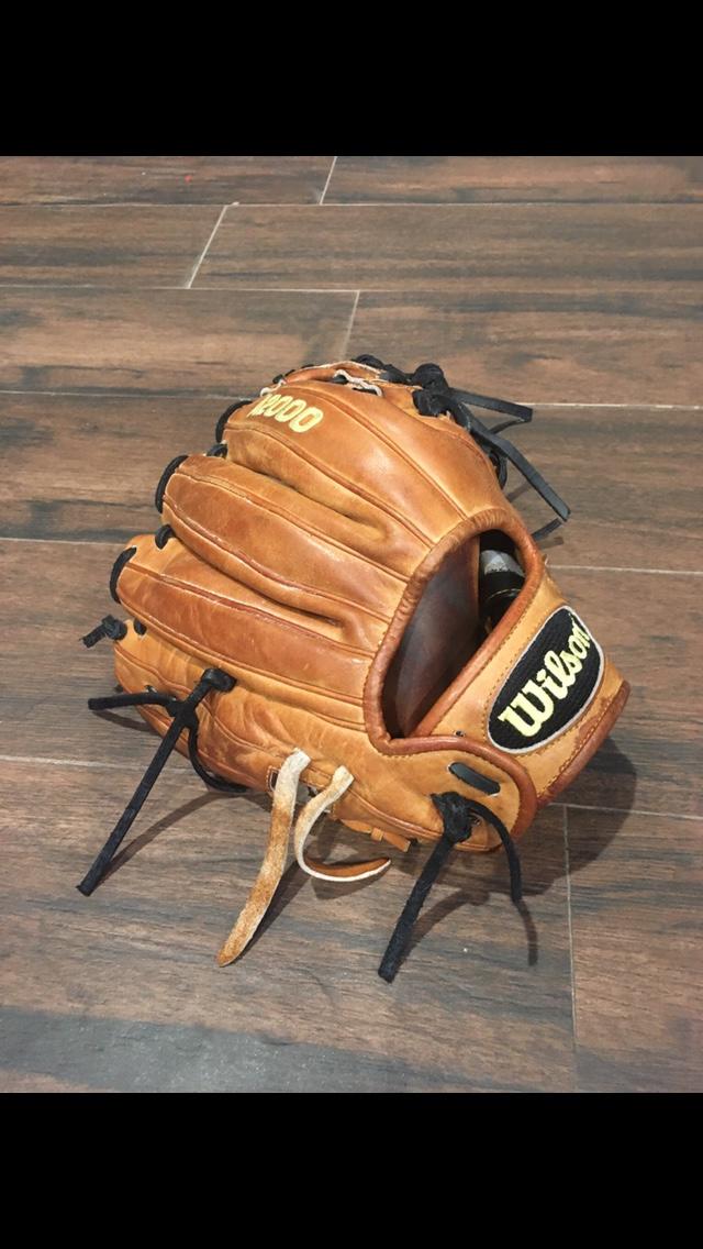 Used Right Handed A2000 11.5" Baseball Glove | SidelineSwap