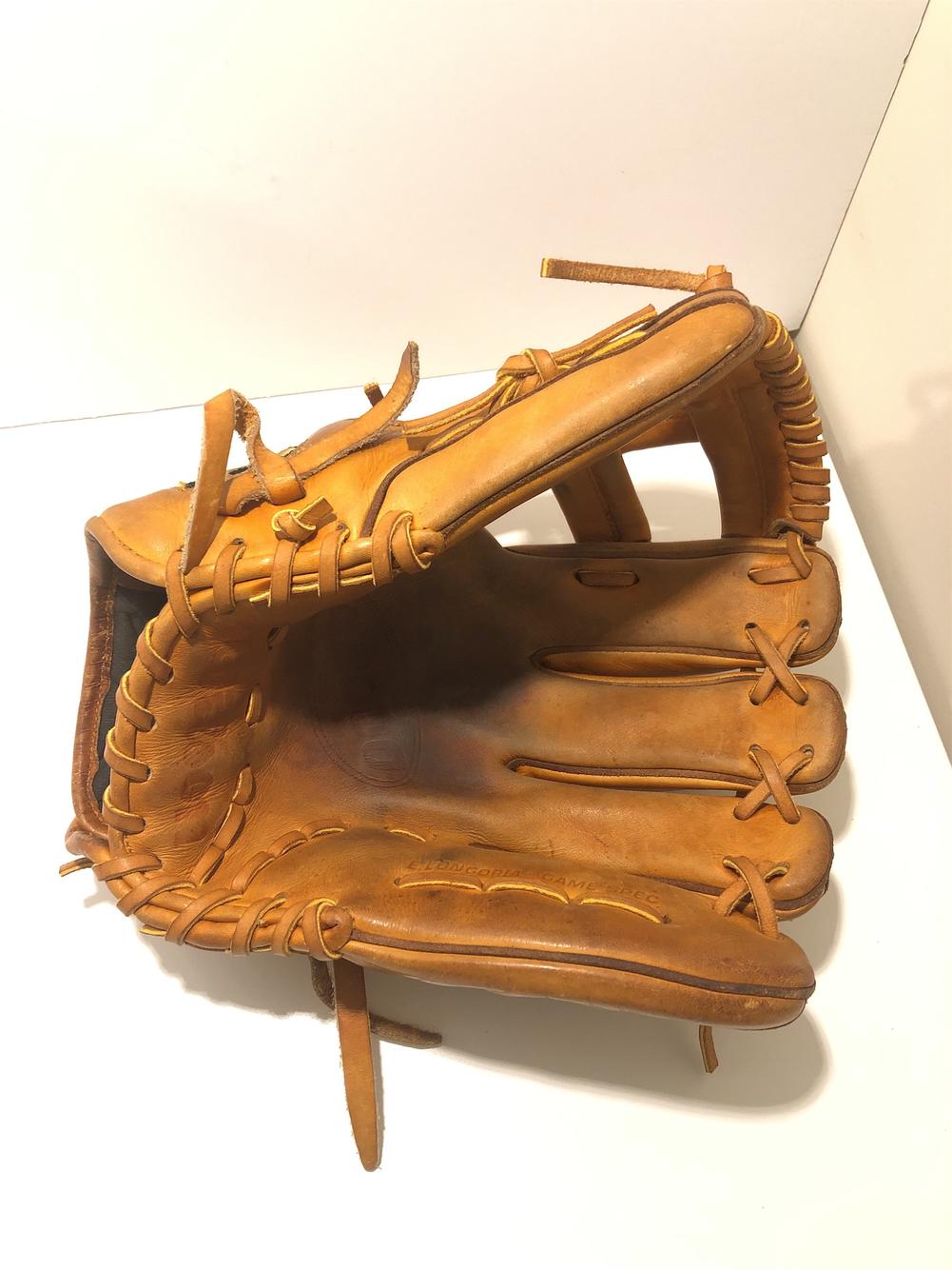 Used Infield A2000 11.75" Baseball Glove | SidelineSwap