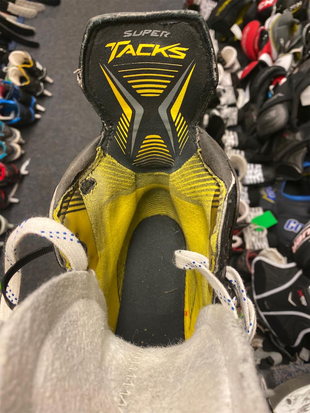 CCM SUPER TACKS CUSTOM PRO STOCK HOCKEY SKATES 9 D USED 4529 | SidelineSwap