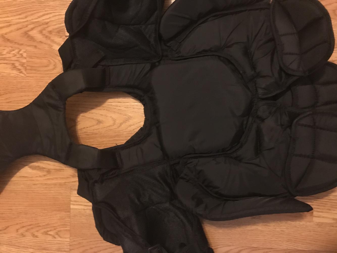 Intermediate Used Medium Bauer Reactor 7000 Goalie Chest and Arm ...