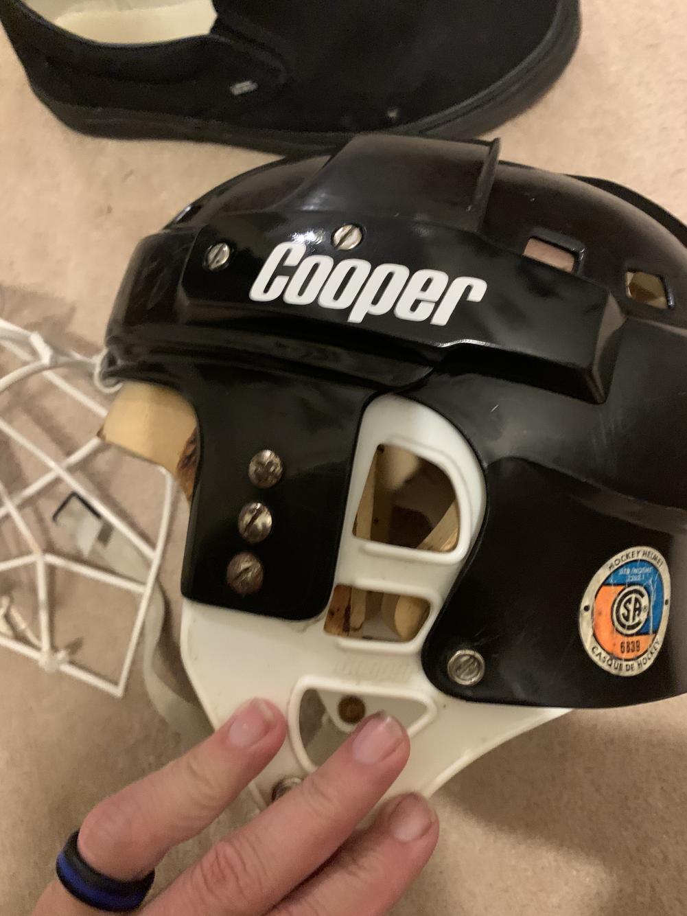 Awesome Cooper SK2000 Goalie helmet with HM30 spider cage. | SidelineSwap