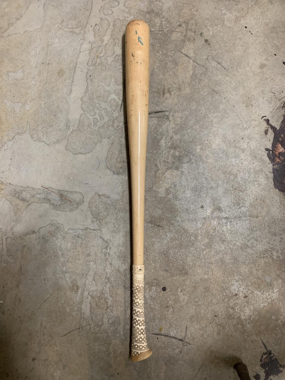 32.5"/30oz Custom Maple Victus X4 Axe Bat. | SidelineSwap