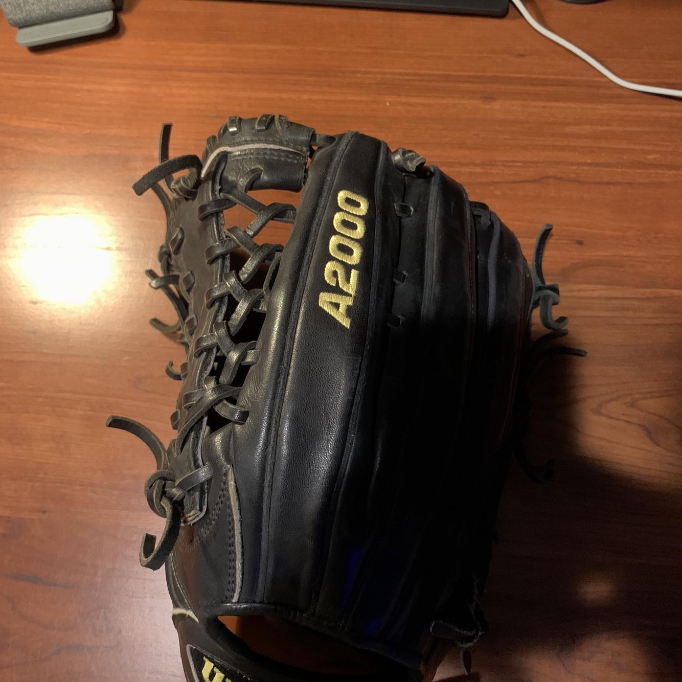 A2000 JH32 Outfield 12.5” Baseball Glove | SidelineSwap