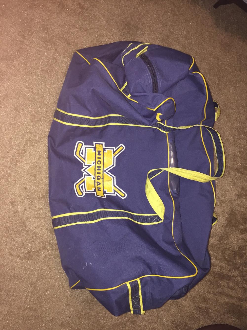 NIKE TEAM ISSUED UNIVERSITY OF MICHIGAN WOLVERINE HOCKEY BAG | SidelineSwap