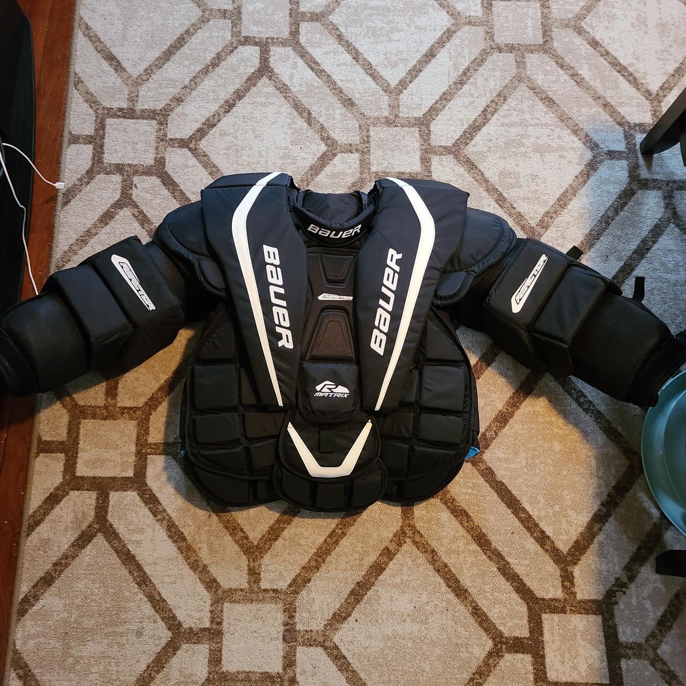 New Senior XL Bauer Reactor 7000 Goalie Chest and Arm Protector Goalie ...