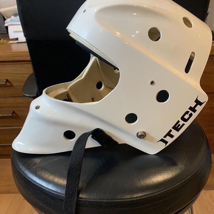White Senior ITECH 960 Pro Stock Goalie Mask | SidelineSwap