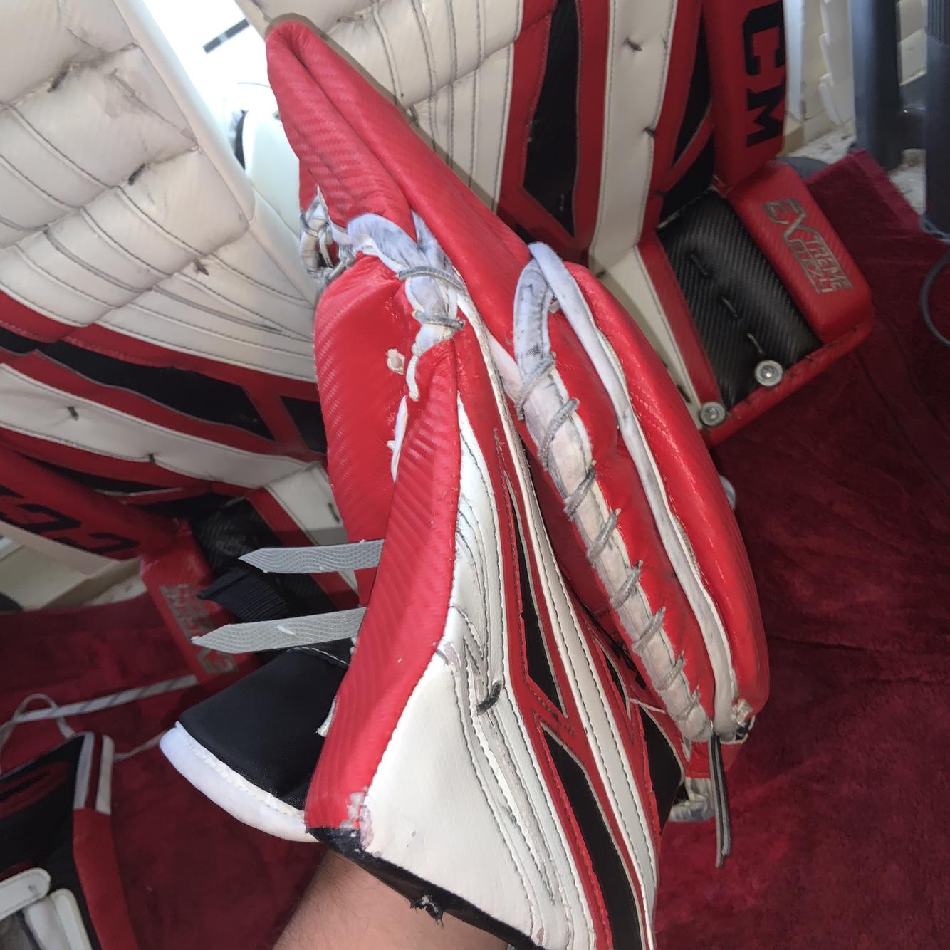 Red & Black CCM Eflex 4 Setup | SidelineSwap