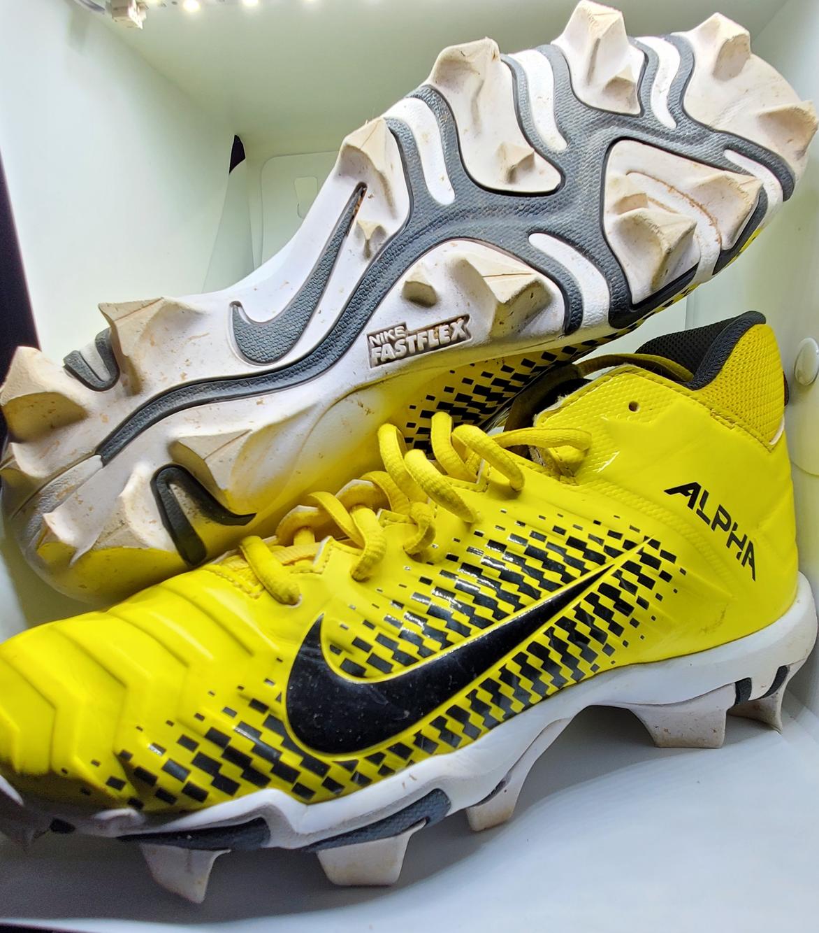 Yellow Used Youth Unisex Molded Cleats Nike Low Cut ALPHA | SidelineSwap