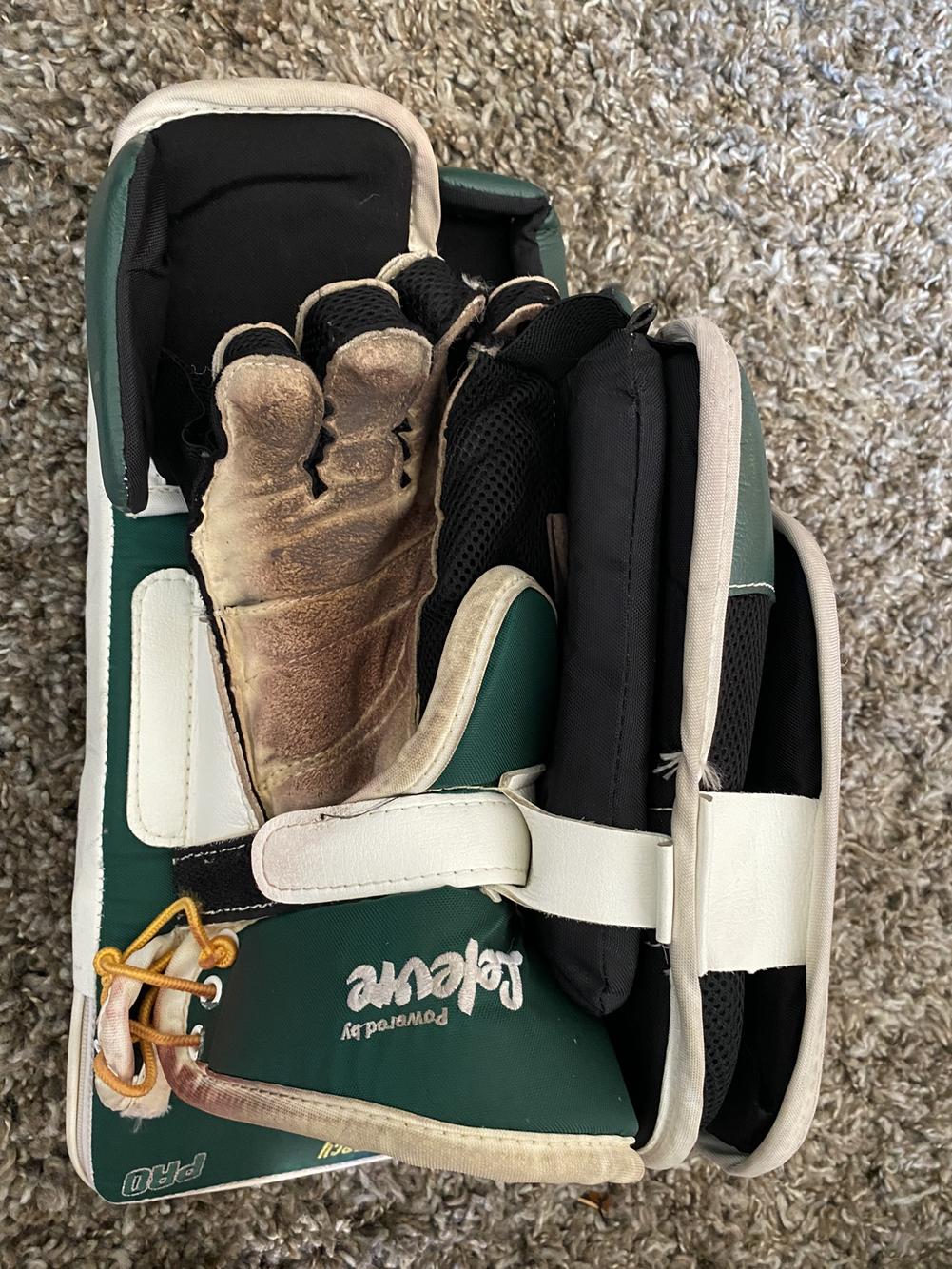 CCM Retro Flex Senior Pro Goalie Full Set | SidelineSwap