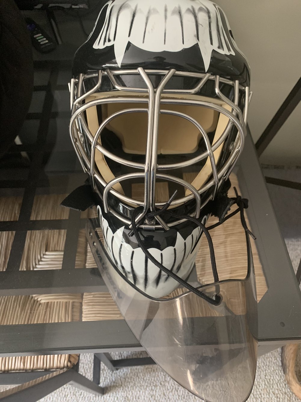 Black Used Vaughn VM 7400 Goalie Mask | SidelineSwap
