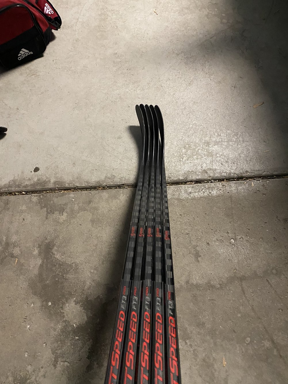 5 CCM JetSpeed FT3- Right Handed/ 85 Flex/ P28 Curve | SidelineSwap