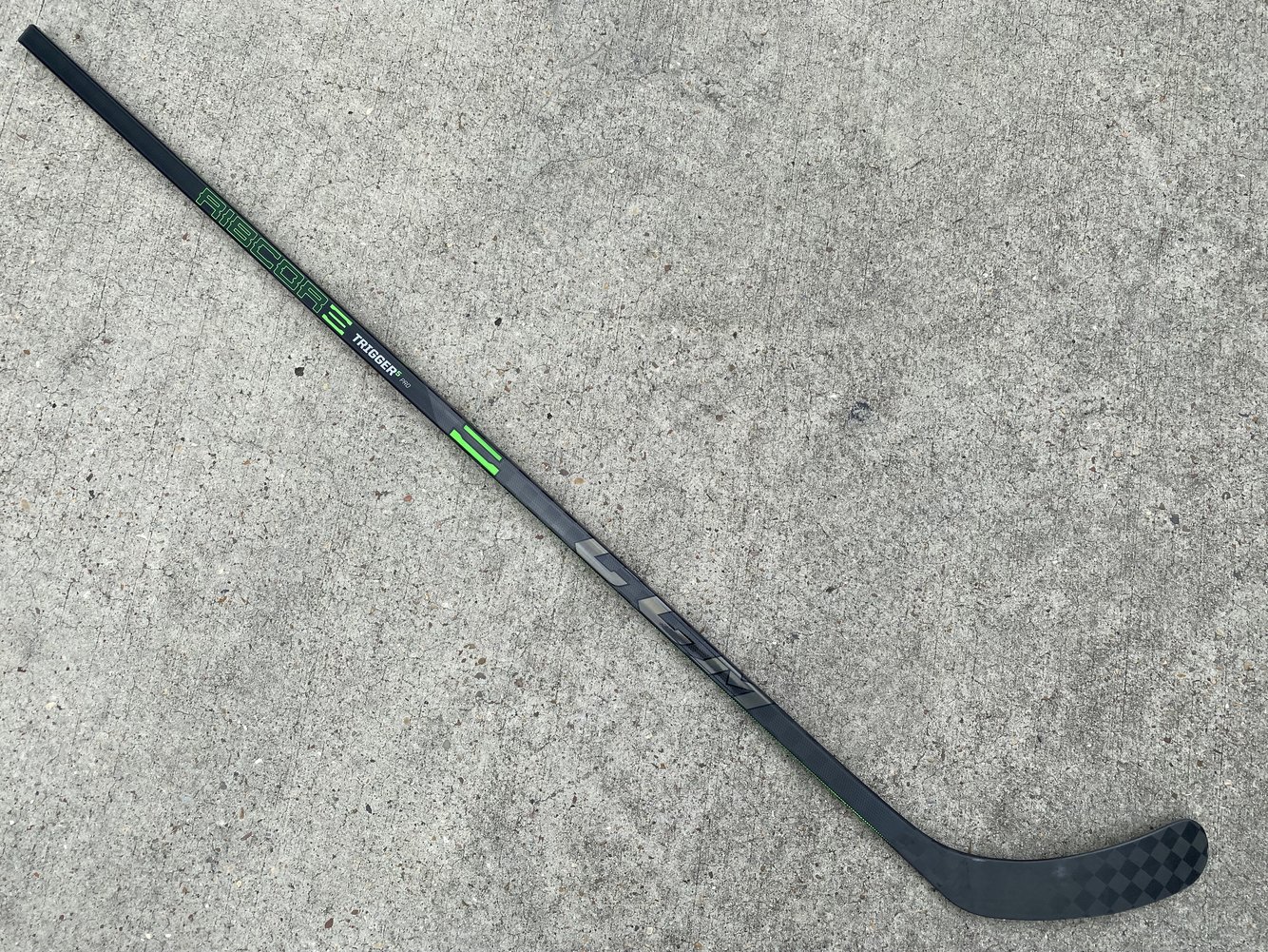 CCM Trigger 5 PRO Pro Stock Hockey Stick Grip 85 Flex Right P90 7360 ...