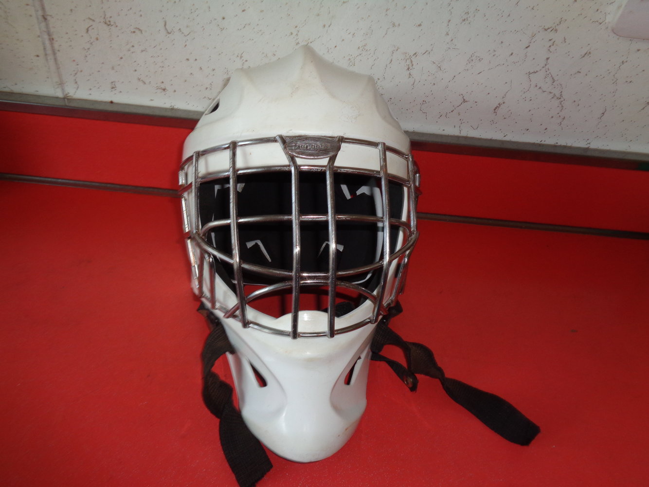 White Senior Used Itech Goalie Mask | SidelineSwap