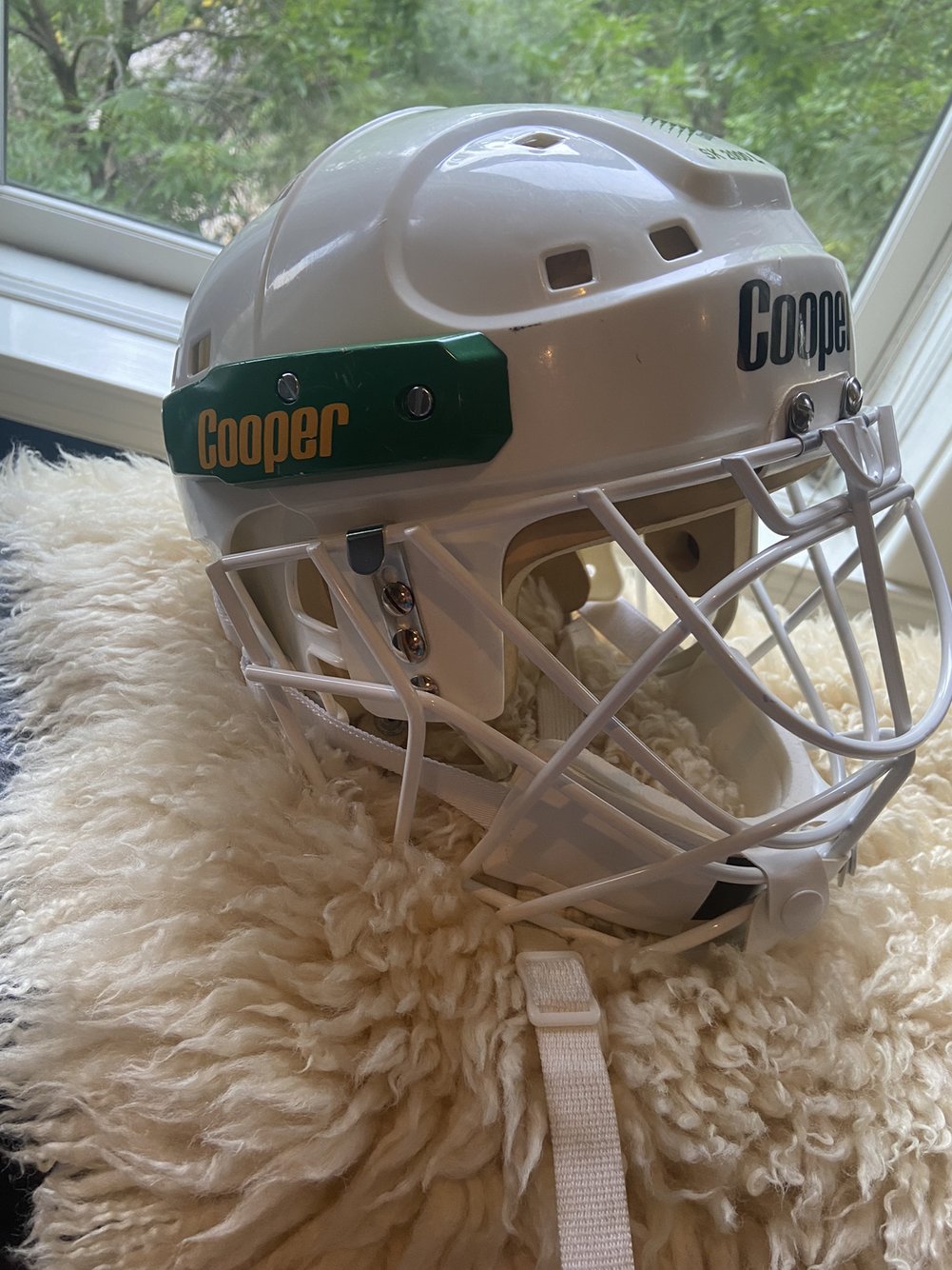 Cooper SK2000 L Goalie helmet | SidelineSwap
