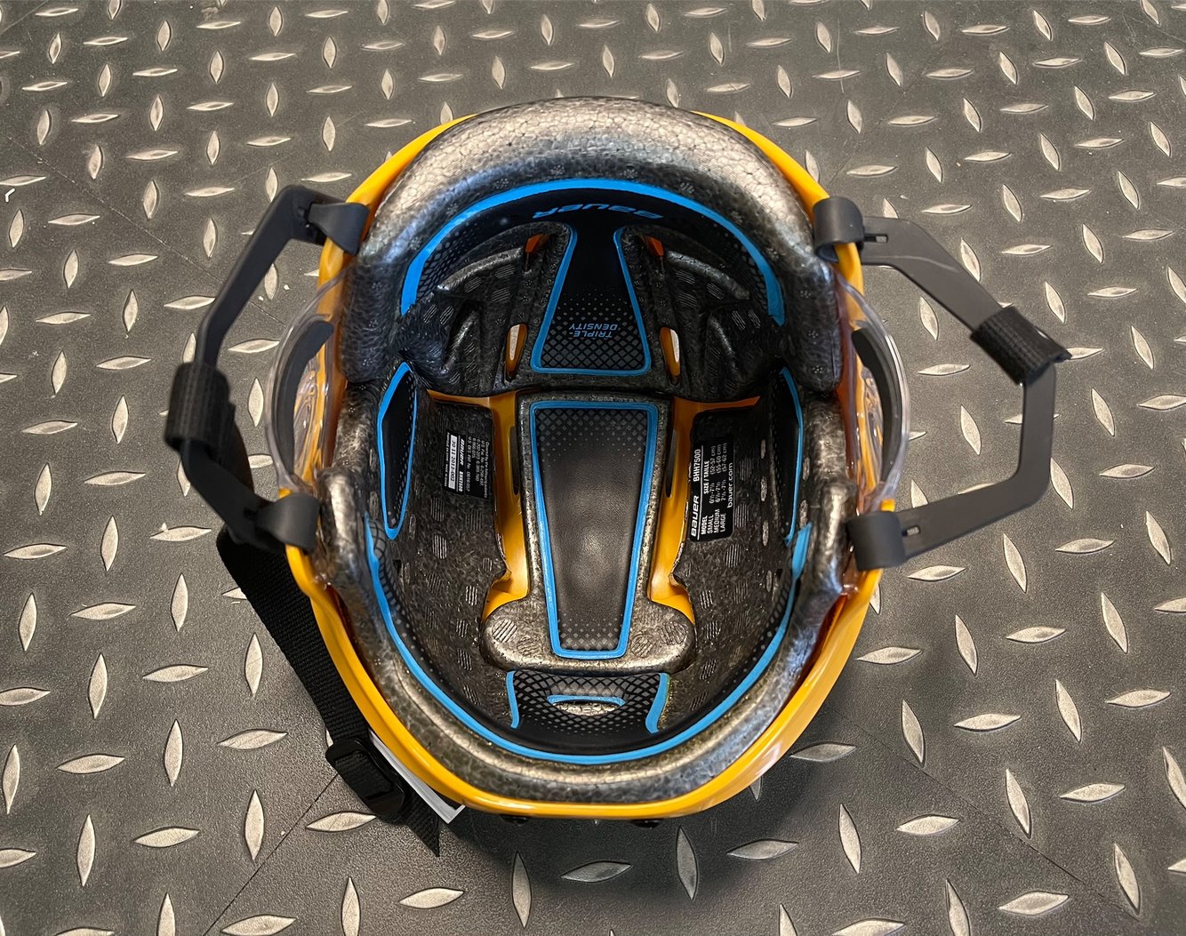 Yellow Bauer 7500 Hockey Helmet (Sr S) | SidelineSwap