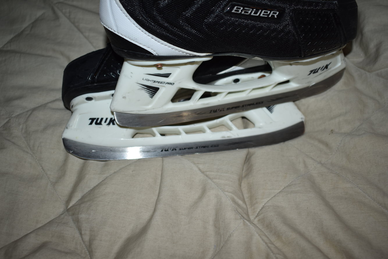 Bauer FLEXLITE 3.0 Hockey Skates, Size 3.5D | SidelineSwap