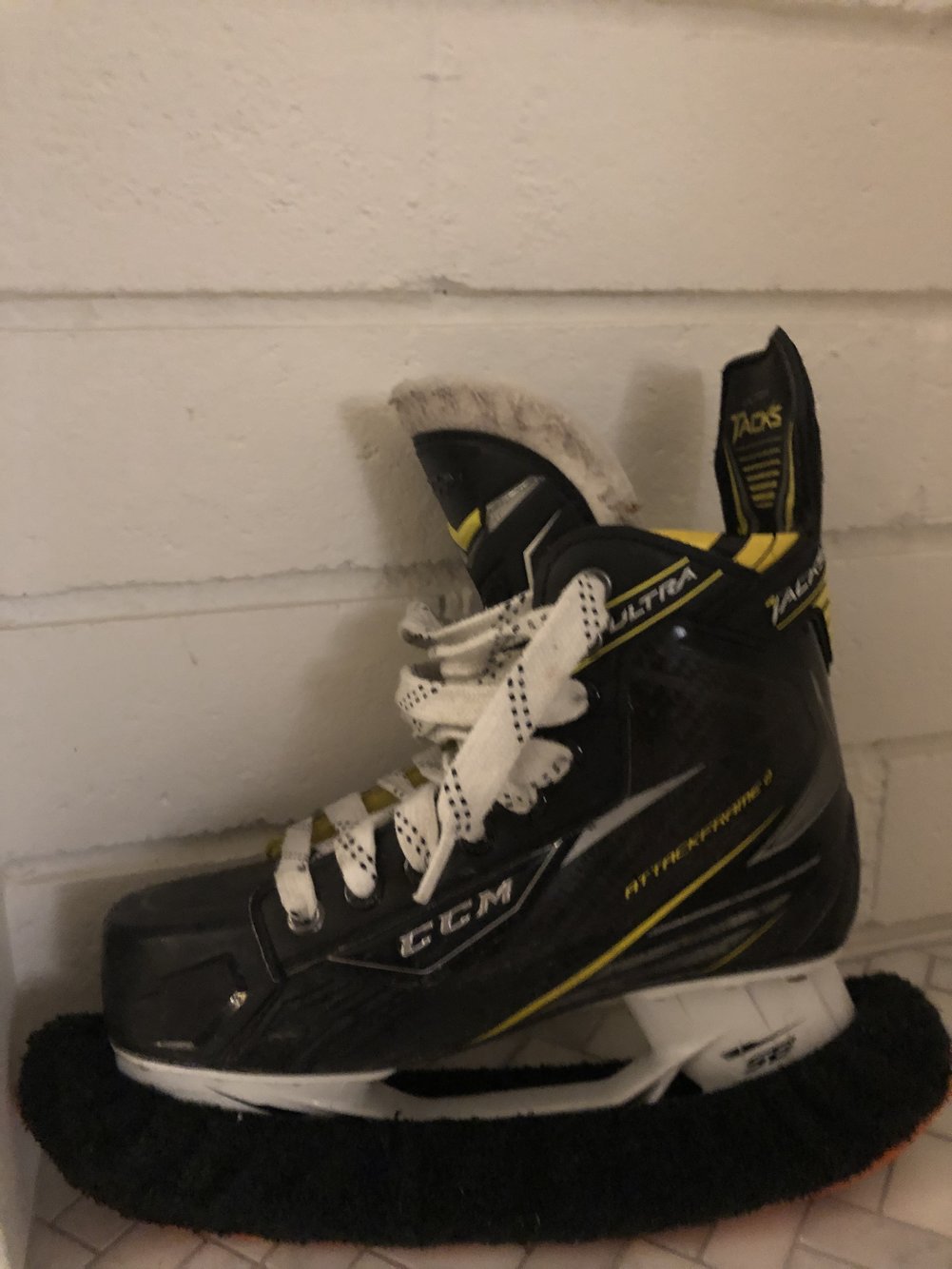 Used CCM Ultra Tacks Hockey Skates Regular Width Pro Stock Size 6 ...
