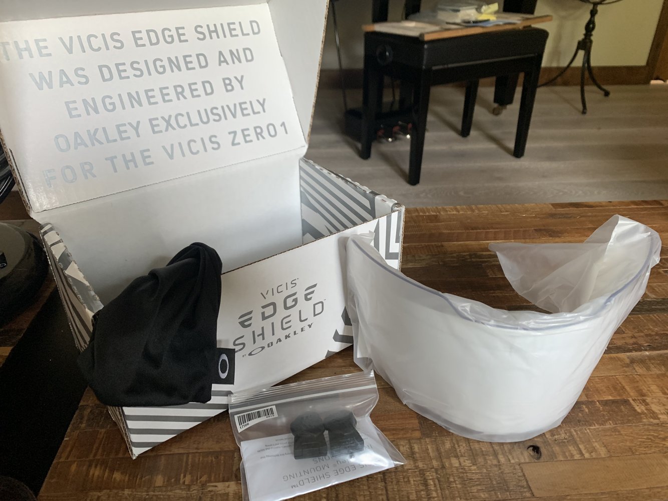 Vicis Zero1 Oakley Edge Visor (CLEAR) and clips for Vicis 1 football ...