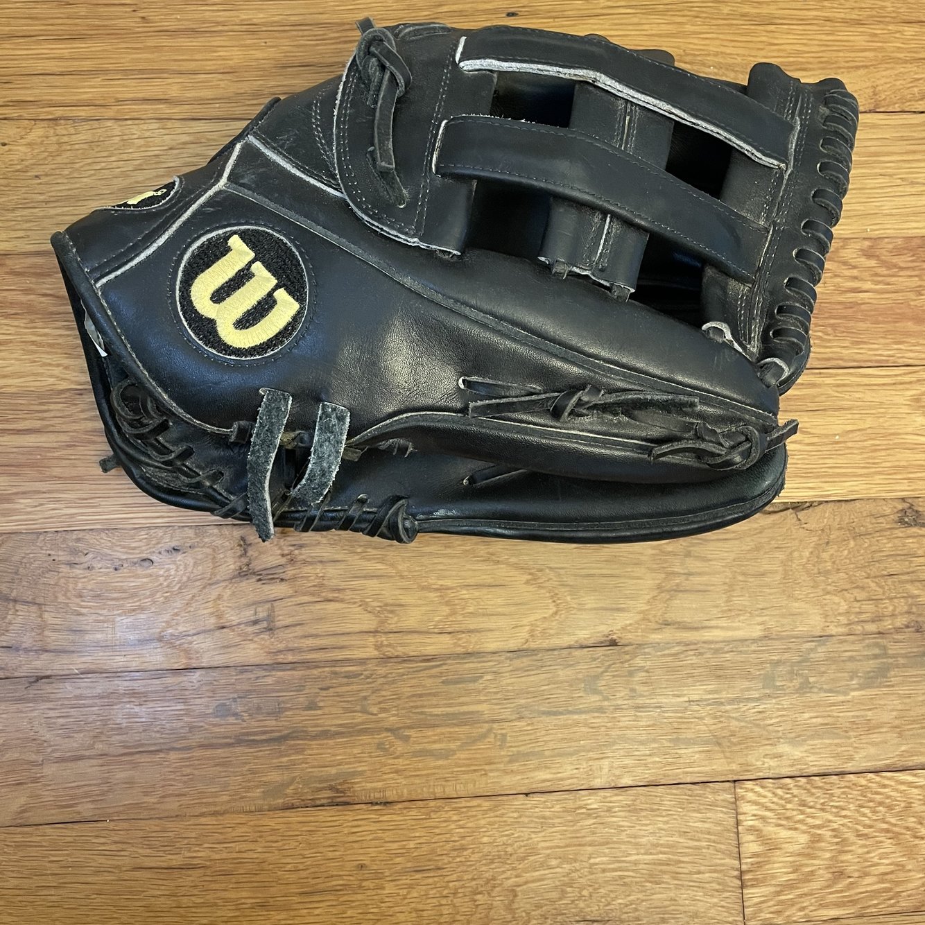 Black Used Outfield A2000 12.5" Baseball Glove | SidelineSwap