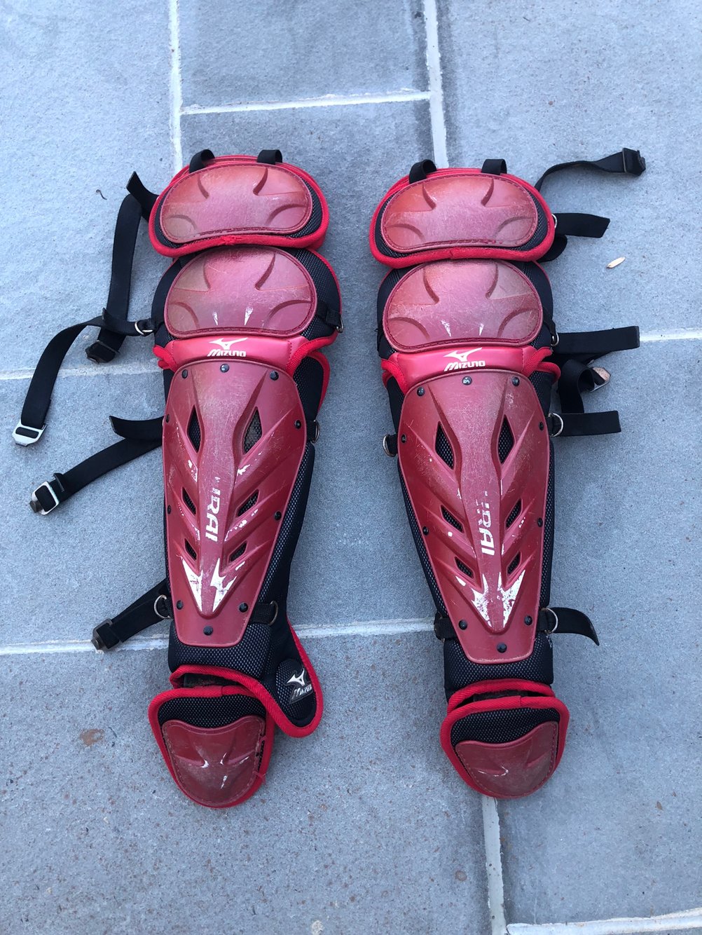 Red Adult Mizuno Samurai Catcher's Leg Guard | SidelineSwap