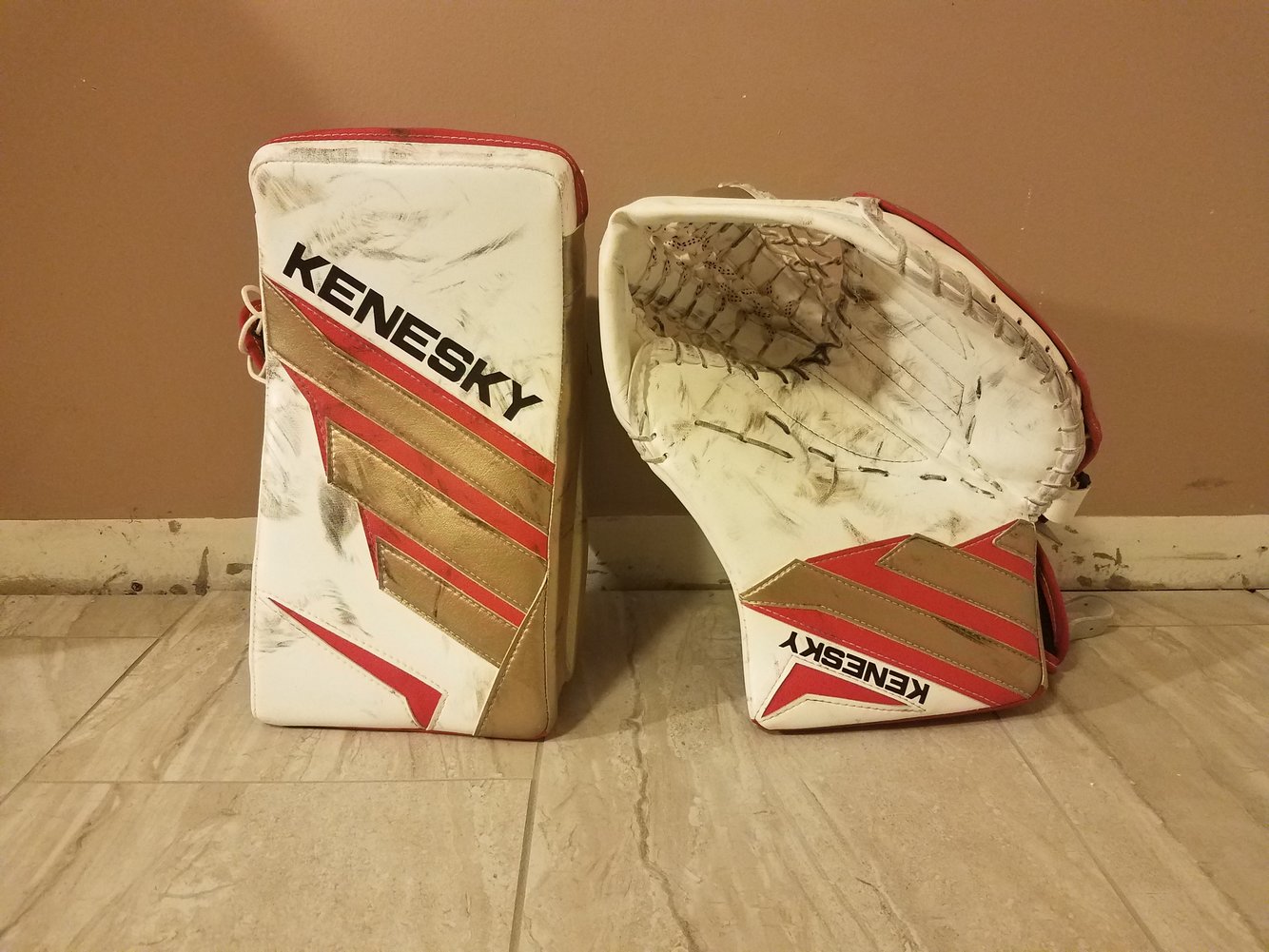 Kenesky Senior 32" Regular K1915 Goalie Full Set Pro Stock | SidelineSwap