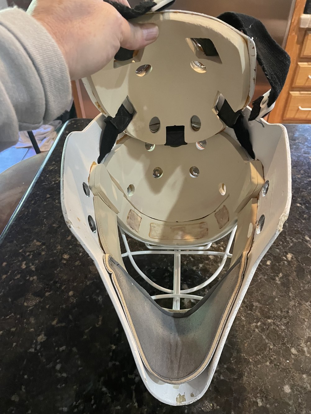 Vaughn VM Pro goalie mask - Medium shell | SidelineSwap