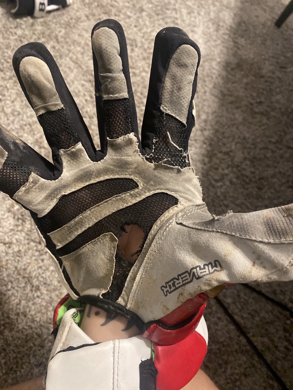 Maverick M4 gloves And Cascade Helmet | SidelineSwap