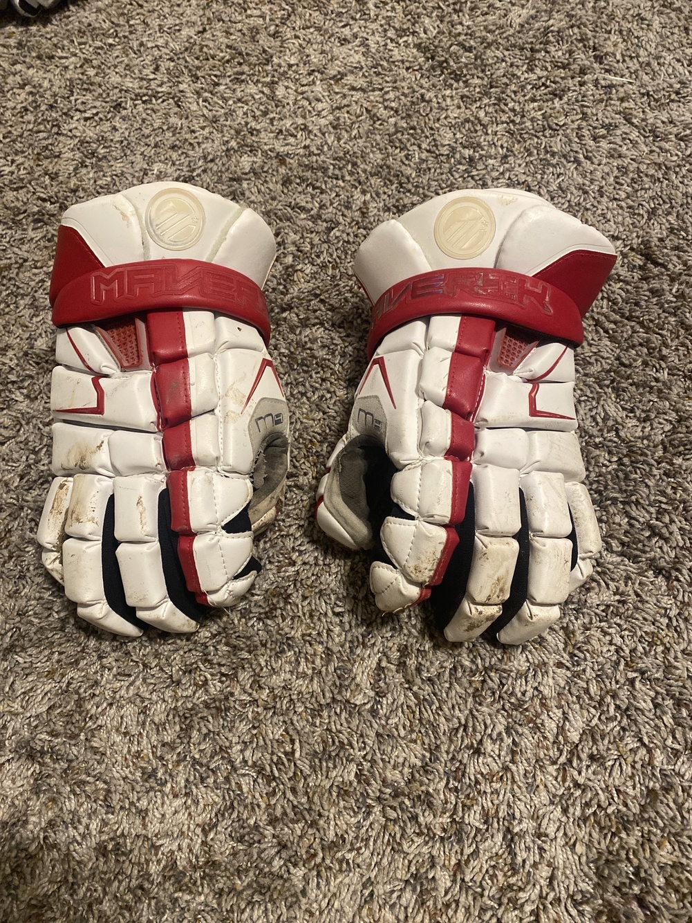 Maverick M4 gloves And Cascade Helmet | SidelineSwap