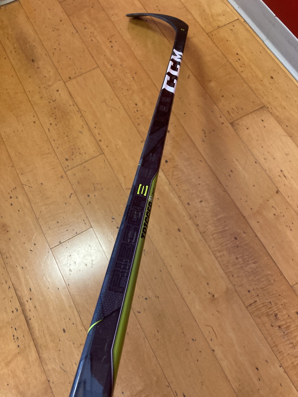 New CCM Right Handed RibCor Trigger 3D PMT Grip 65 Flex P88 Hockey ...