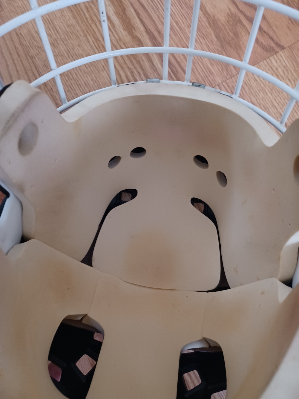 Senior Used Cooper SK 2000 L Goalie Mask | SidelineSwap