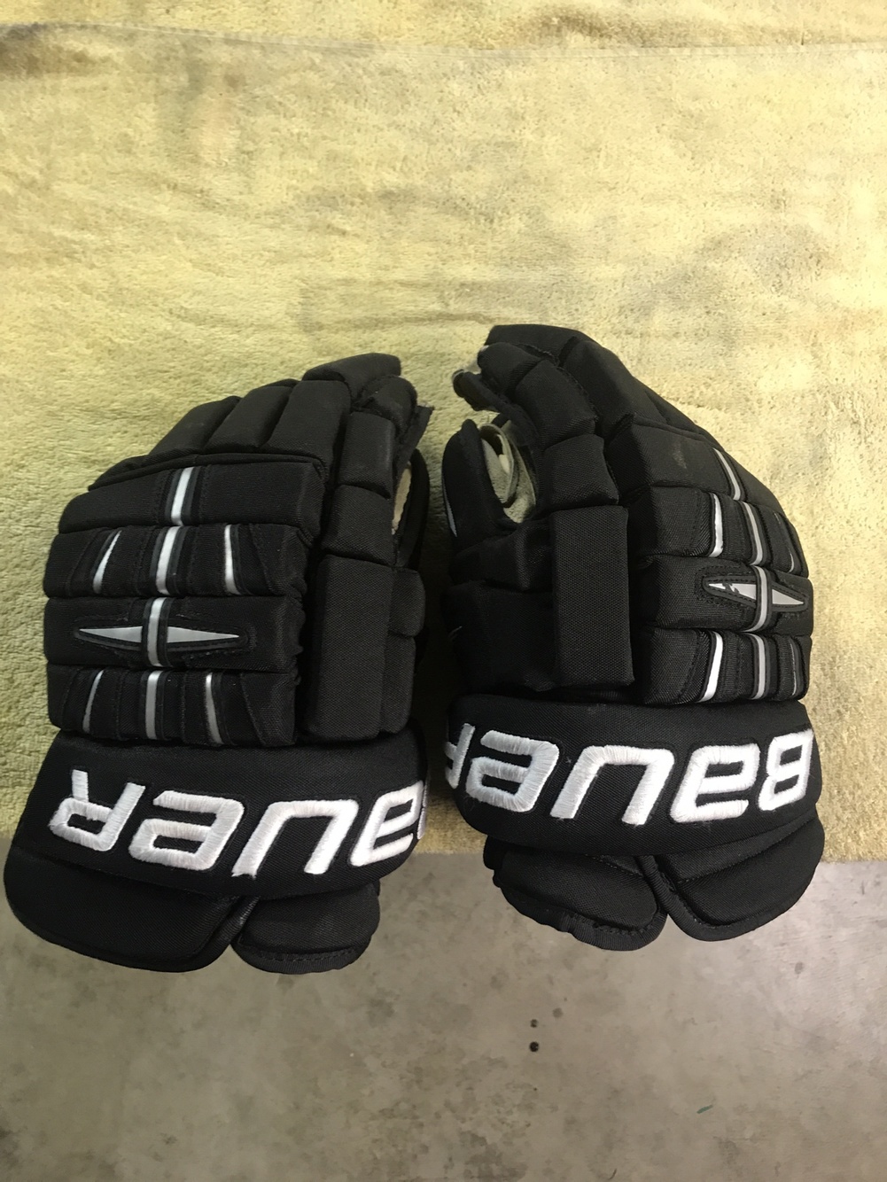 Bauer 4 roll pro 15” gloves | SidelineSwap