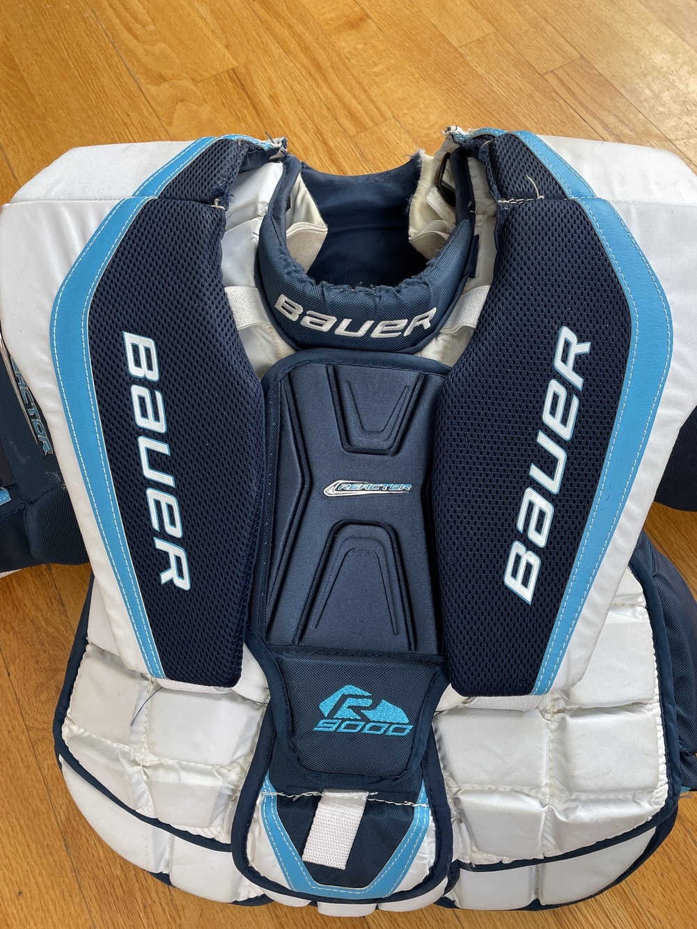 Used Medium Bauer Reactor 9000 Goalie Chest Protector | SidelineSwap
