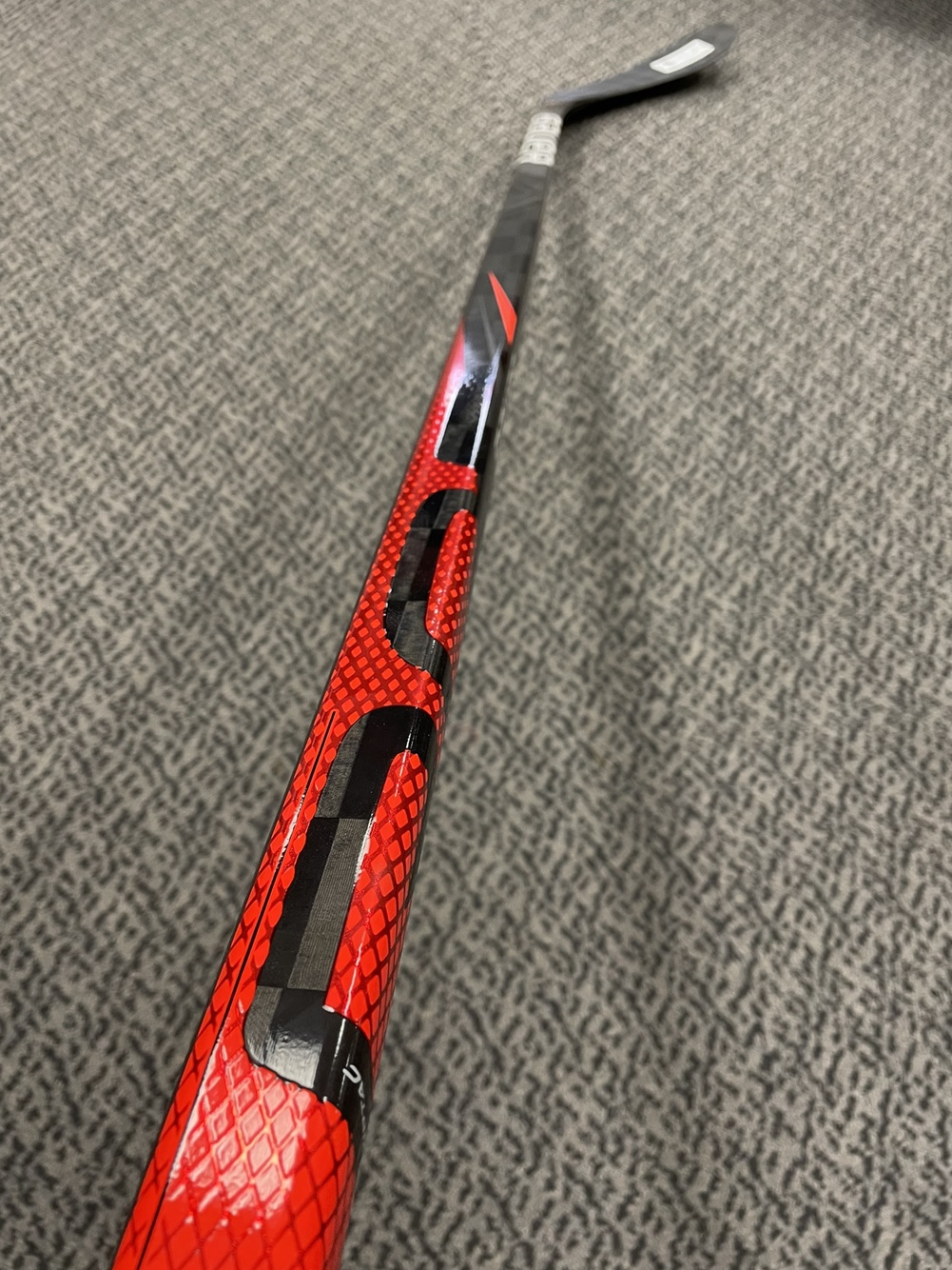 Bauer Vapor FlyLite P28 curve 55 flex right hand stick | SidelineSwap